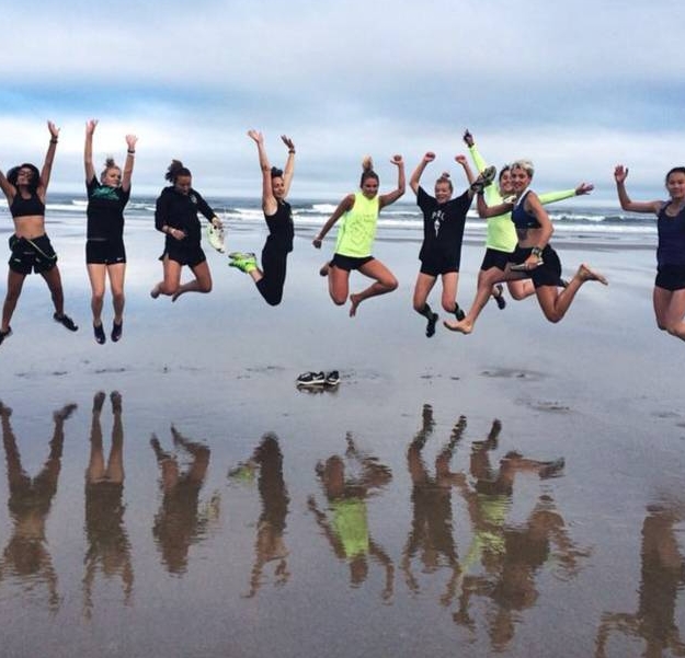 激发全球女性跑步力量 IWD RUN女子主题跑启动-搜狐体育